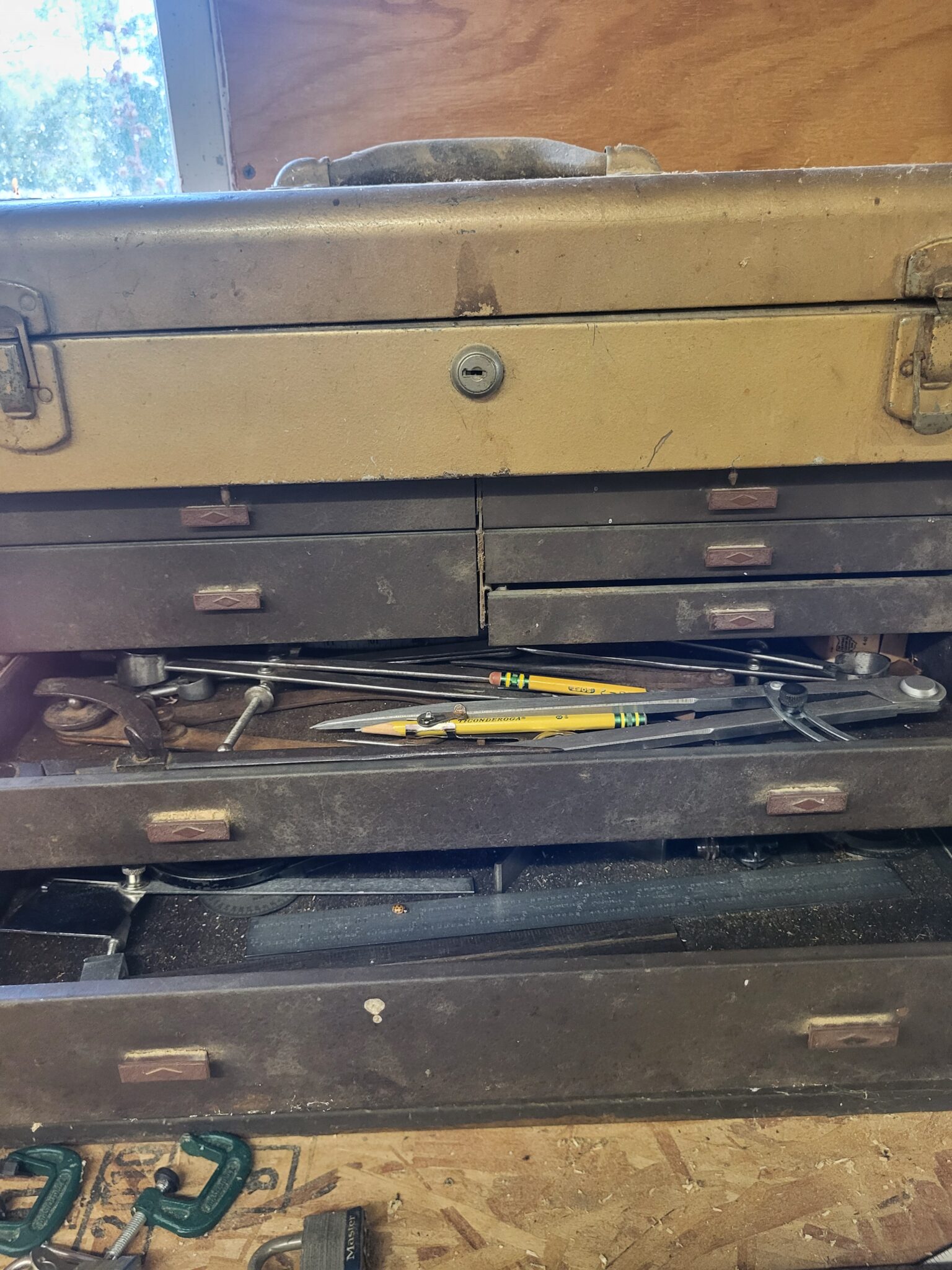 LEO JOHNSON ESTATE – NOVEMBER 2, 2025 PHOTOS – Folger's Auction Service